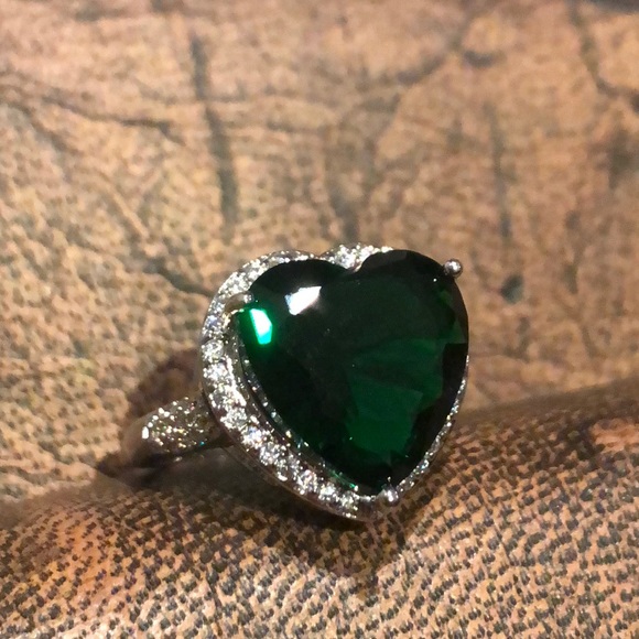 Jewelry | Heart Size 8 Green Ring Austrian Crystal Nwots | Poshmark